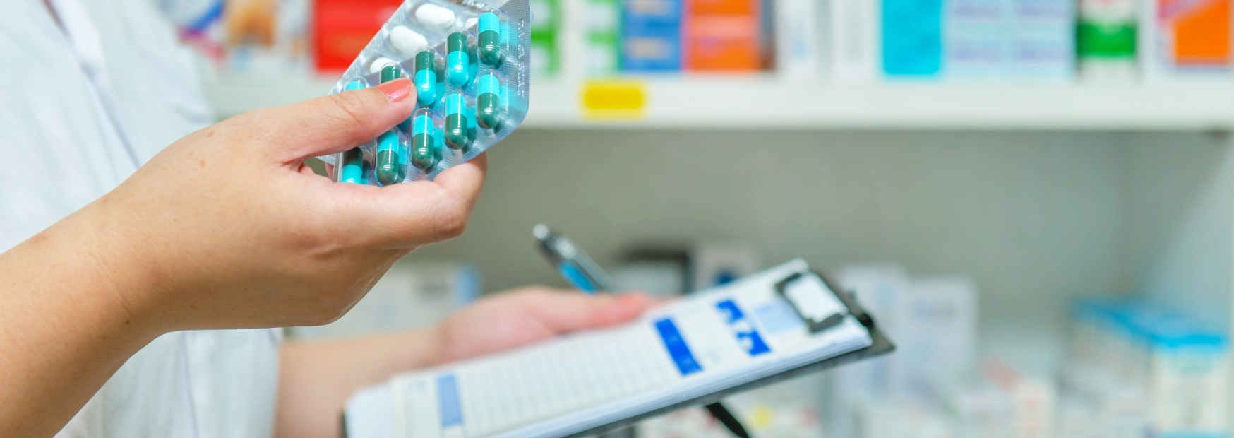 5 Best Online Colleges with Online Associates in Pharmacy - College Cliffs